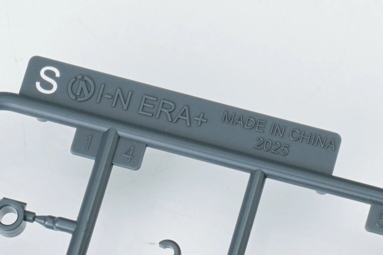 In Era+ MG 1/100 Thunderbolt 2.0 (Manta Ray) Model Kit -Assembly ...